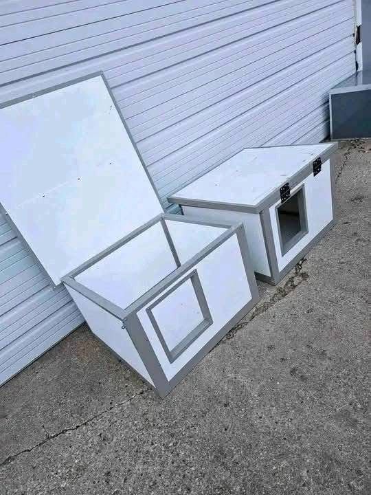 Wooden Single-Hole Insulated Dog House - dogboxesandkennels.com